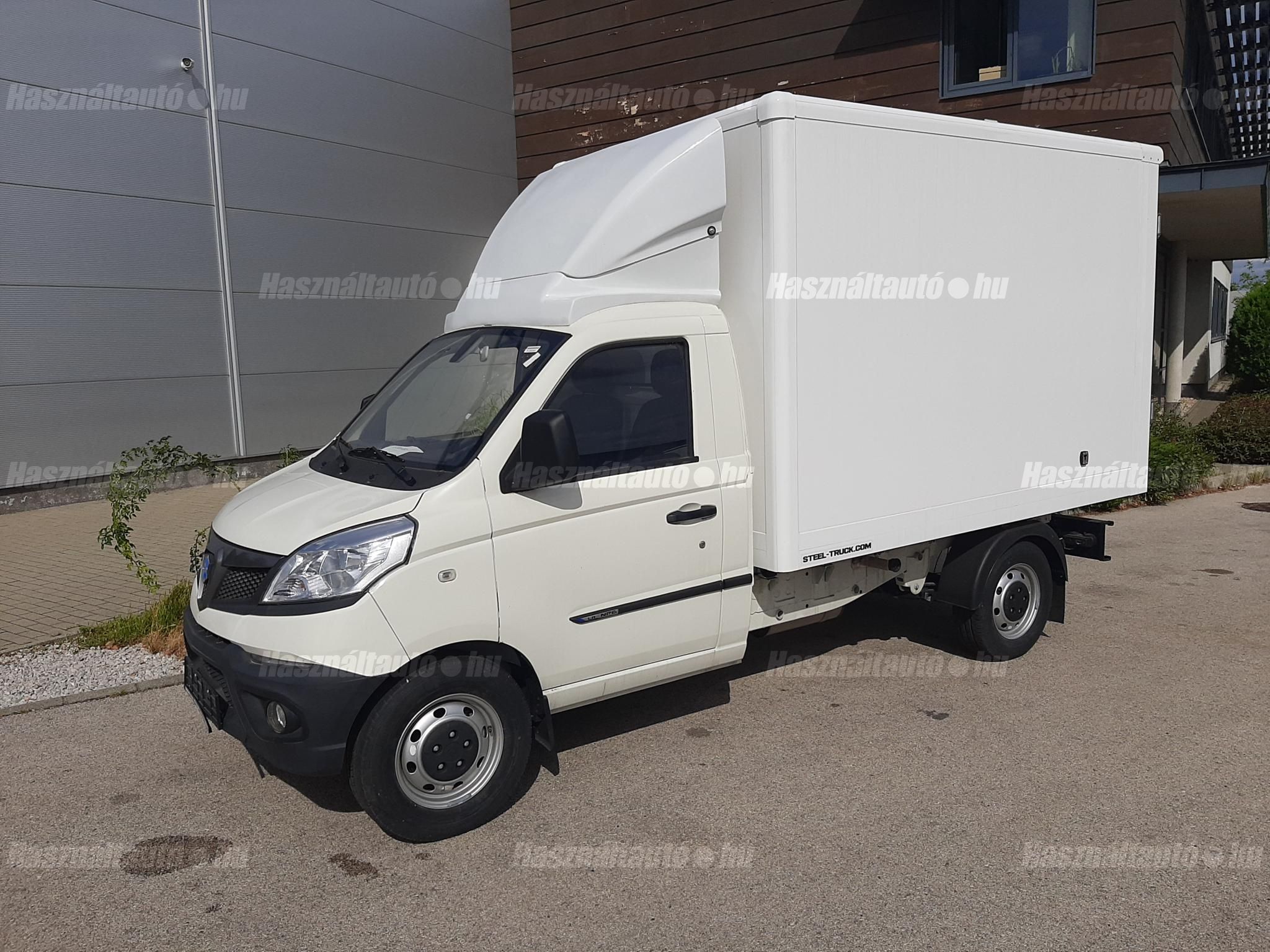 Eladó vagy bérelhető PIAGGIO PORTER Dobozos (koffer) (2024 ...