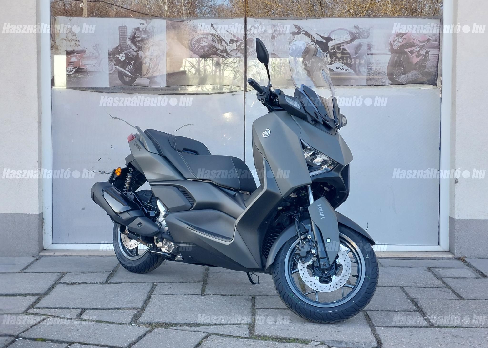 Eladó szalon YAMAHA X-MAX 300 292 cm³ Szíj Nagyrobogó Automata