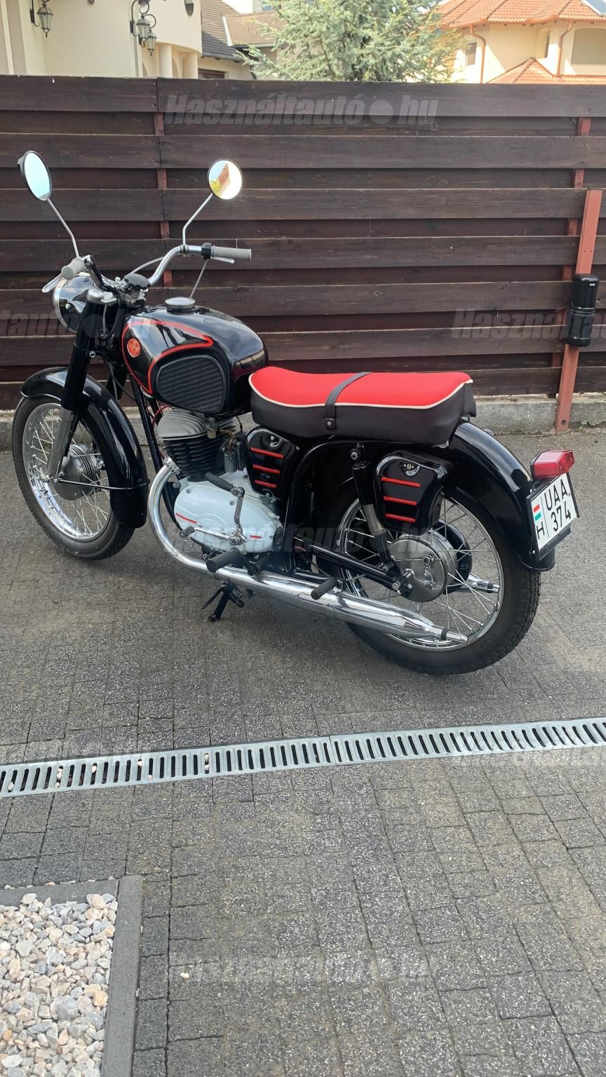 Eladó PANNONIA P10 250 cm³ (1974) Motorkerékpár | Használtauto.hu