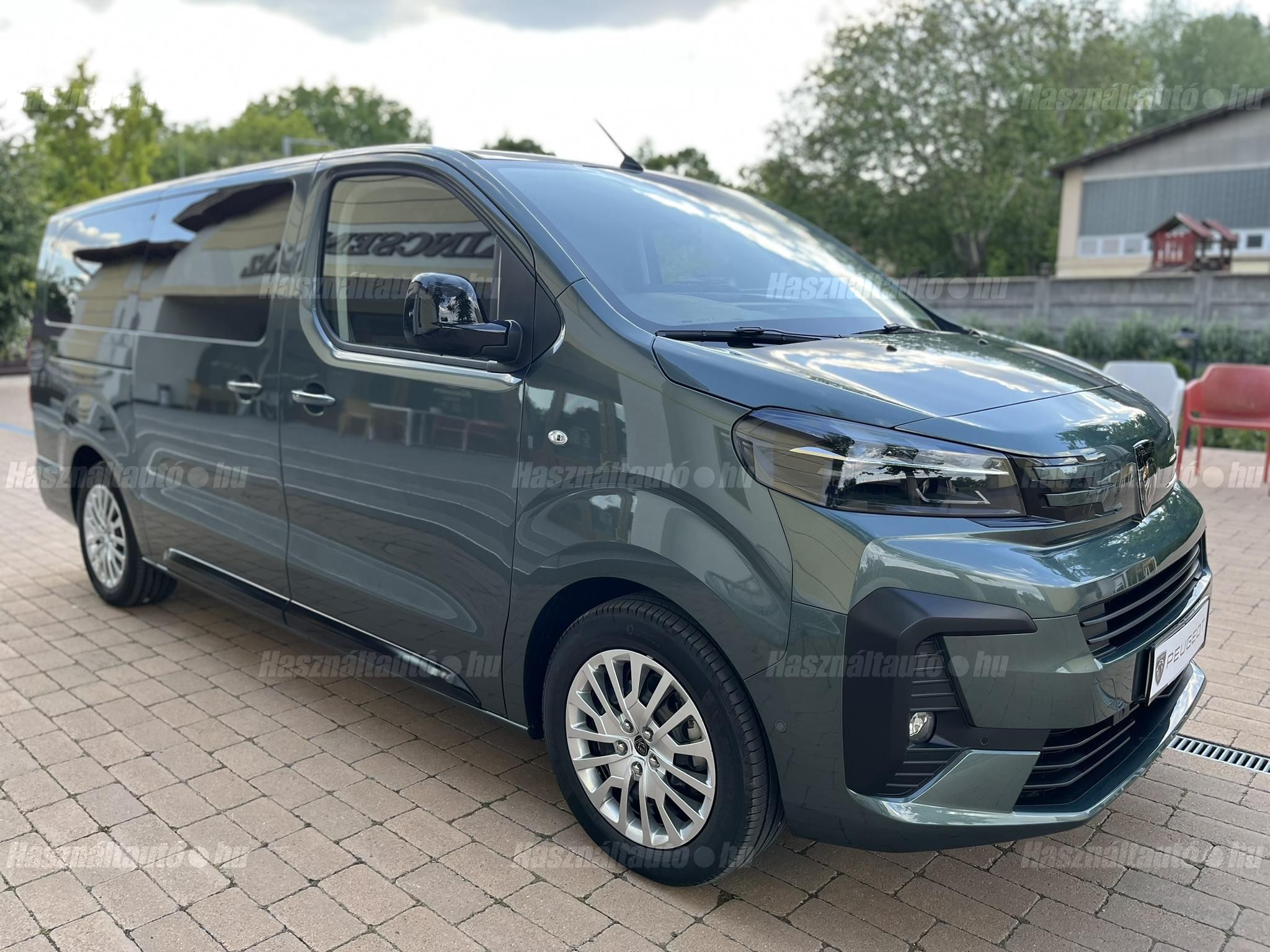 Eladó PEUGEOT TRAVELLER Kombi (2025) | Használtauto.hu