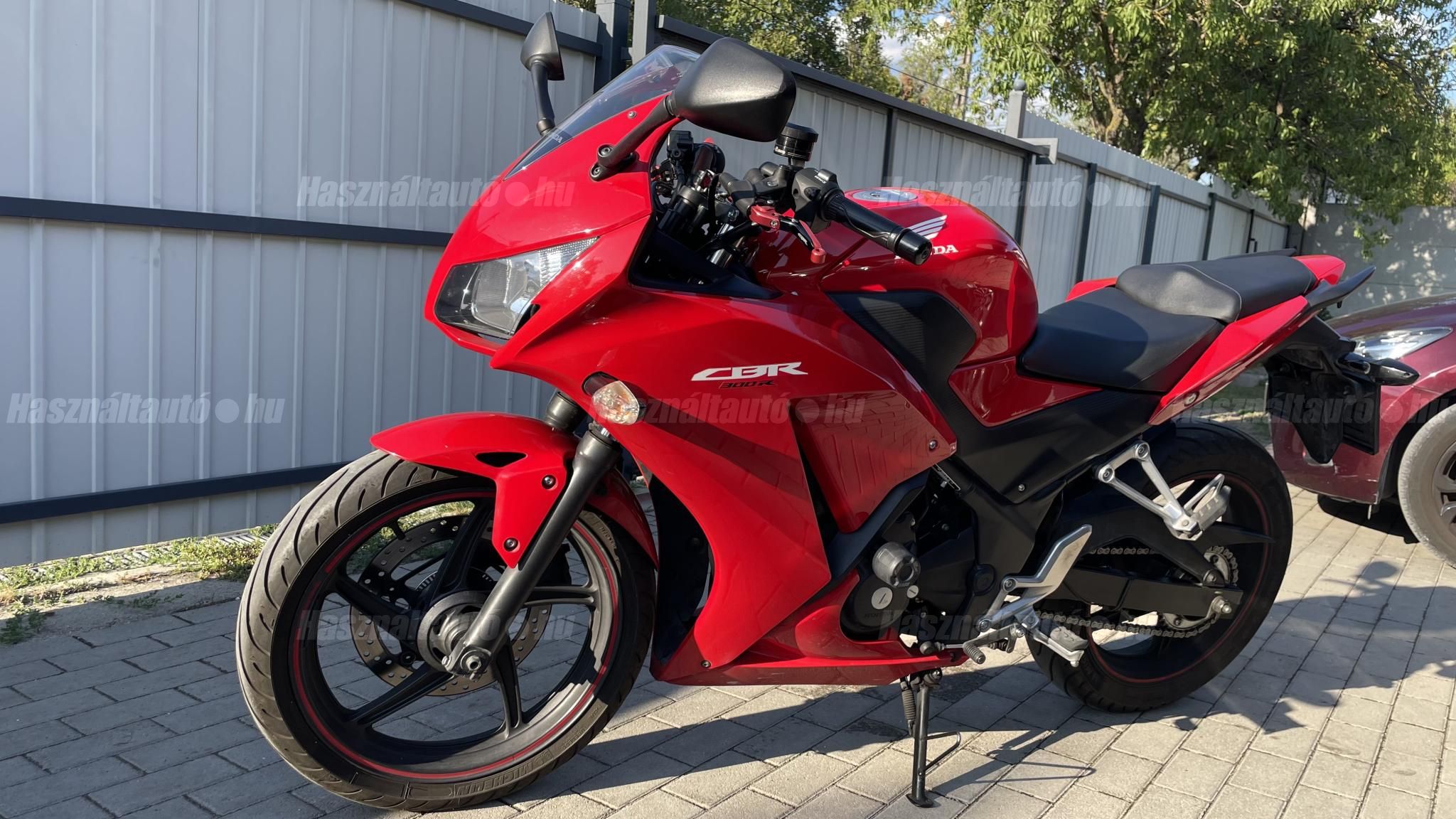 Eladó HONDA CBR 300 R 286 cm³ (2016) Motorkerékpár | Használtauto.hu