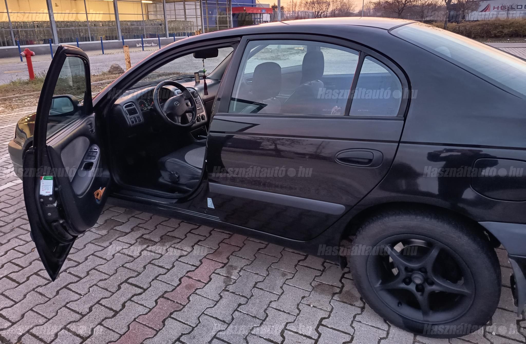 Eladó TOYOTA AVENSIS Ferdehátú (2000) | Használtauto.hu