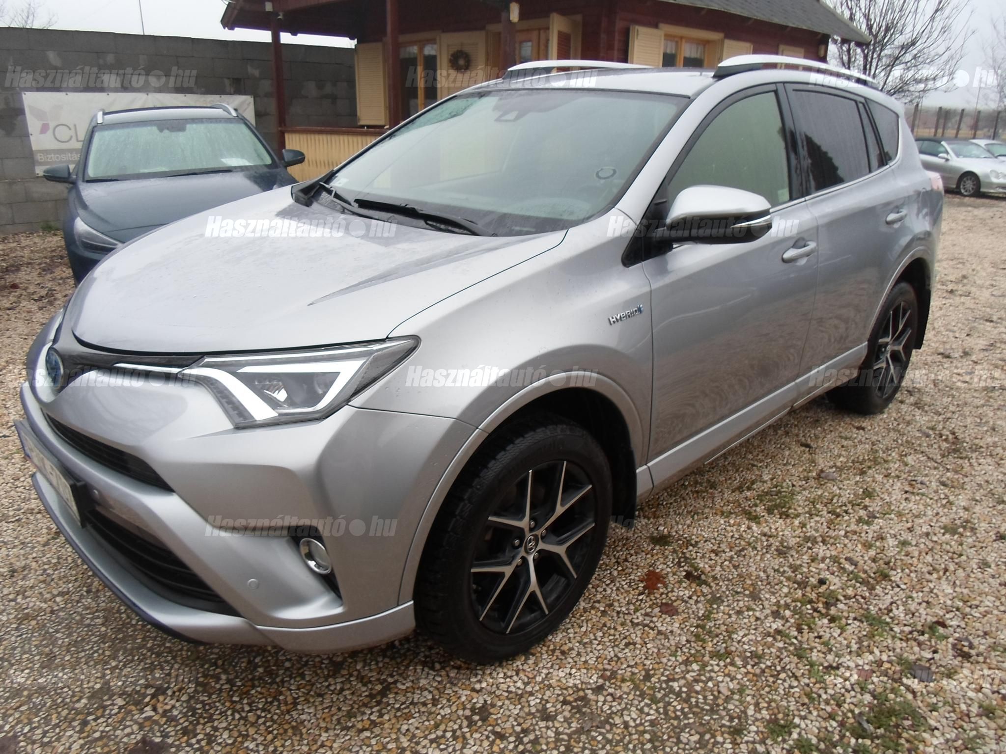 Eladó TOYOTA RAV 4 Városi terepjáró (crossover) (2017) | Használtauto.hu