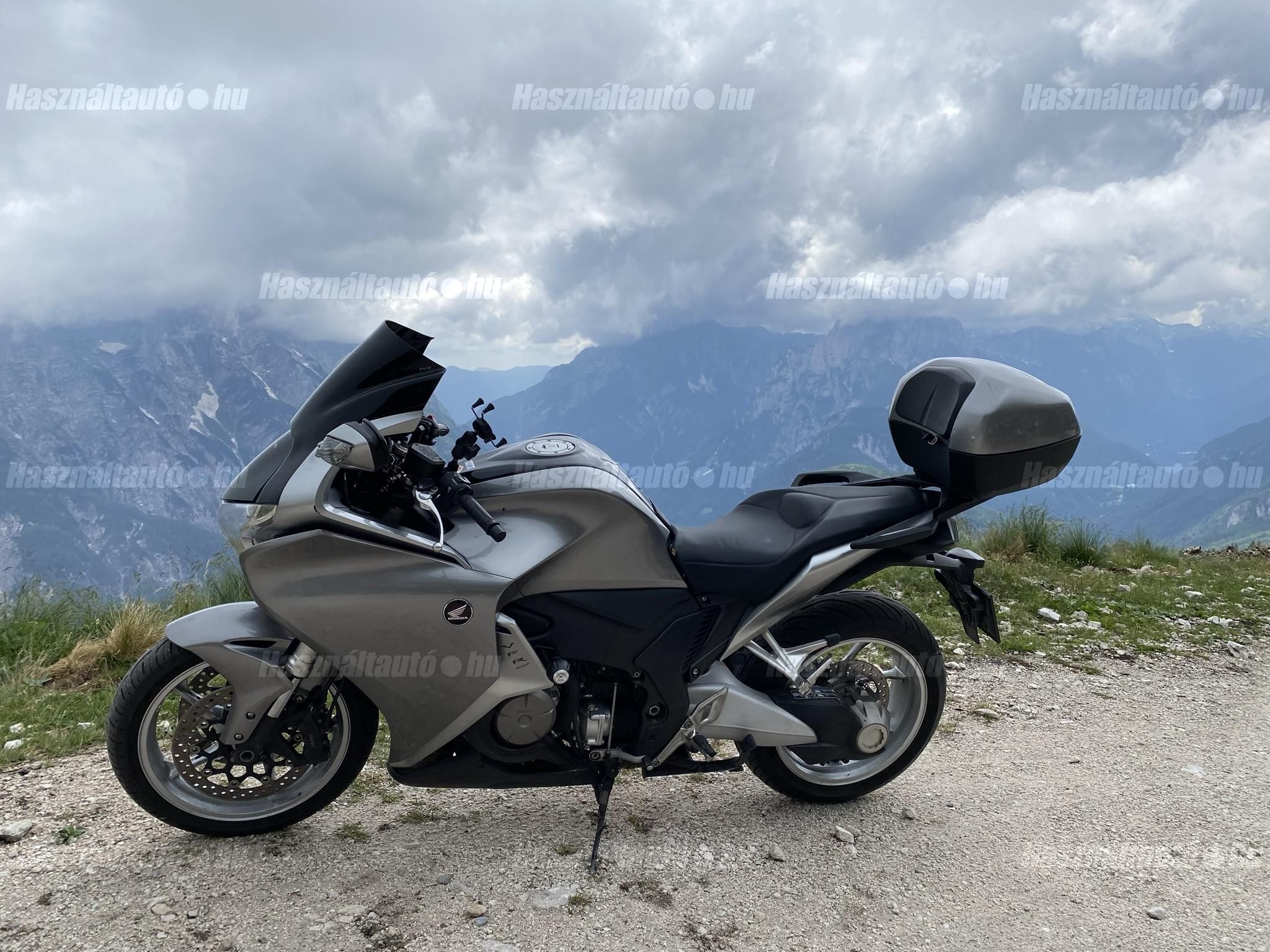 Eladó HONDA VFR 1200 F 1 237 cm³ (2010) Motorkerékpár | Használtautó.hu