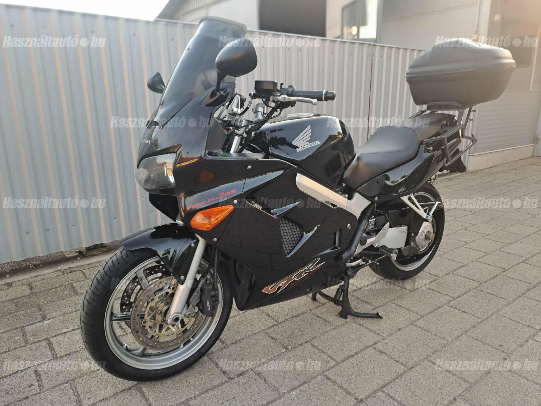 Eladó HONDA VFR 800 800 cm³ (2000) Motorkerékpár | Használtautó.hu