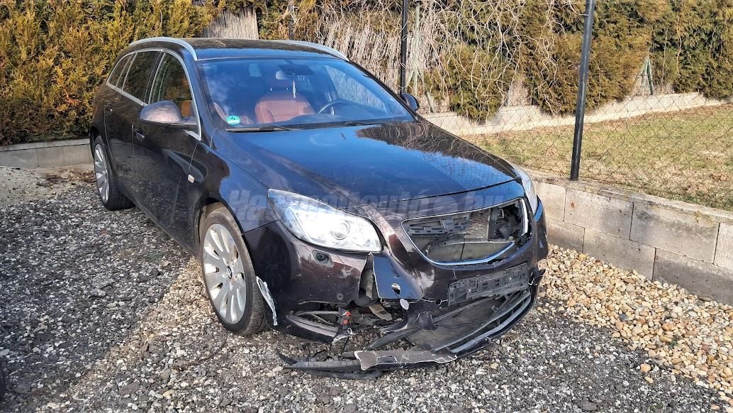 Eladó OPEL INSIGNIA Kombi (2011) | Használtautó.hu