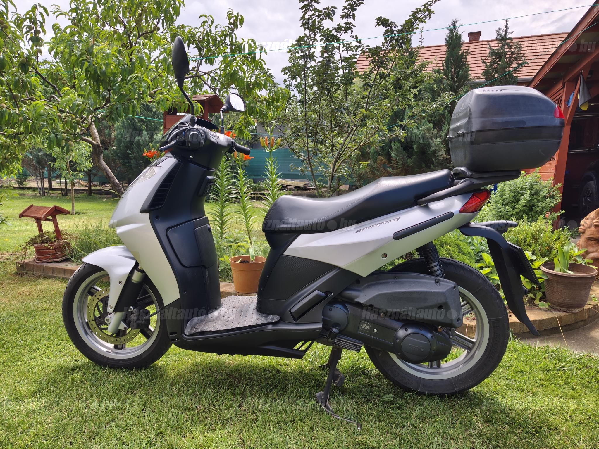 Eladó APRILIA SPORT CITY CUBE 200 200 cm³ (2005) Motorkerékpár ...