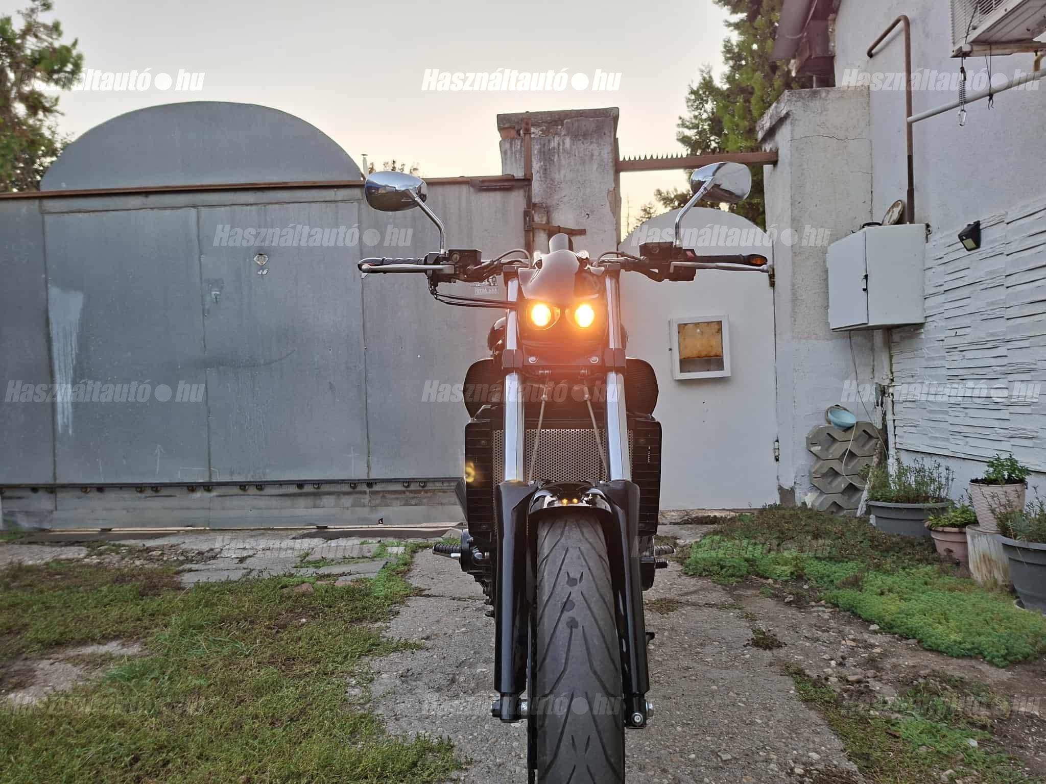 Eladó YAMAHA VMAX 1200 1 200 cm³ (1996) Motorkerékpár | Használtautó.hu