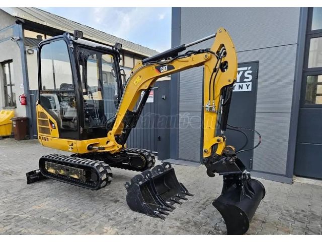 Eladó Normál CAT Mini/midi földmunka gép (2015) | Használtauto.hu