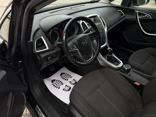 Eladó OPEL ASTRA J Ferdehátú (2010) | Használtautó.hu