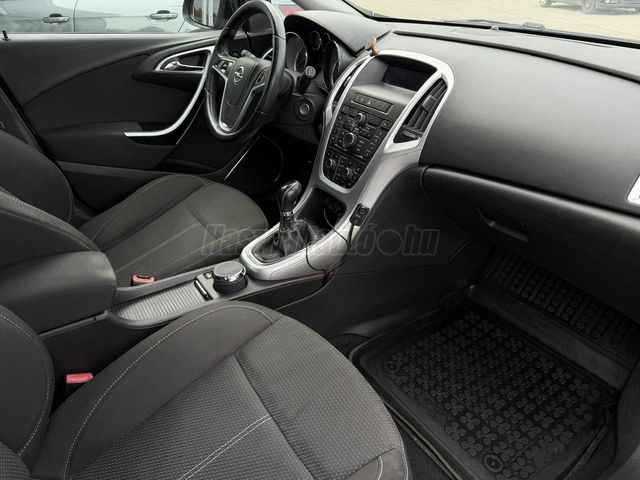 Eladó OPEL ASTRA J Ferdehátú (2010) | Használtautó.hu