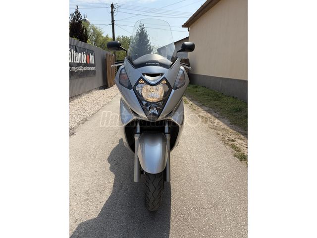 Eladó HONDA FJS 600 SILVER WING 582 cm³ (2003) Motorkerékpár ...