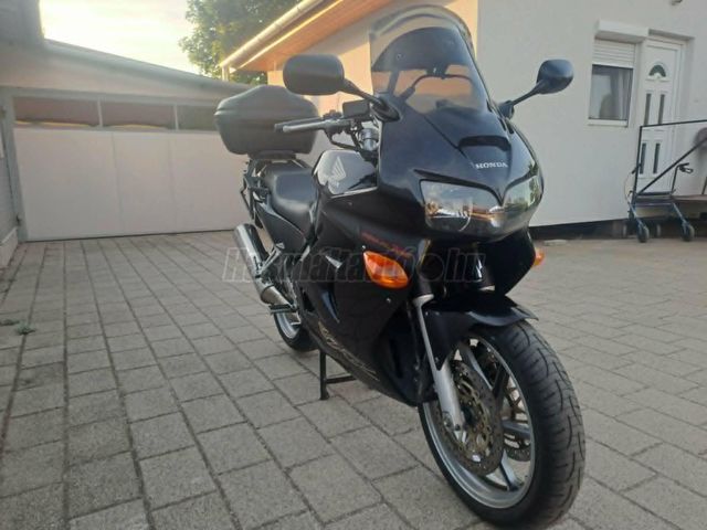 Eladó HONDA VFR 800 800 cm³ (2000) Motorkerékpár | Használtautó.hu