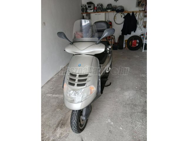 Eladó PIAGGIO HEXAGON 180 180 cm³ (2000) Motorkerékpár | Használtautó.hu