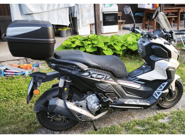 Eladó KEEWAY VIESTE 300 XDV 278 cm³ (2024) Motorkerékpár | Használtautó.hu