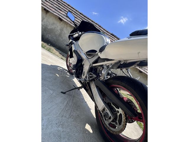 Eladó SUZUKI GSX-R 600 600 cm³ (2001) Motorkerékpár | Használtautó.hu